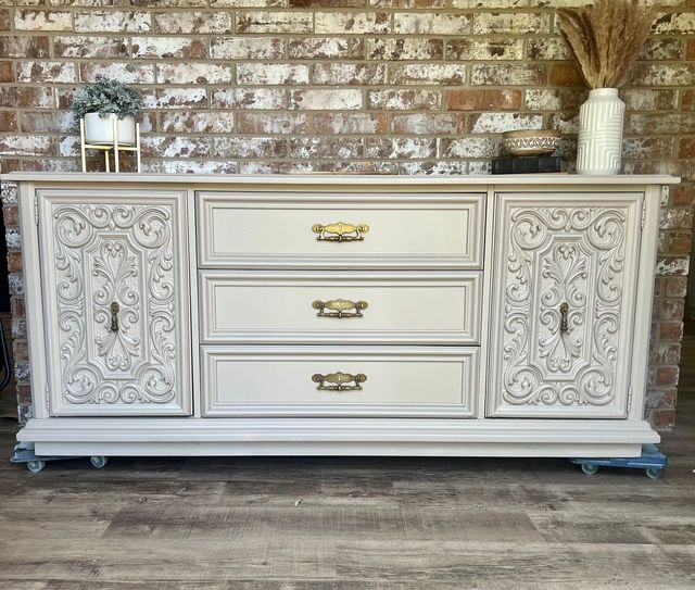 Broyhill Premiere Entrada Bedroom Set